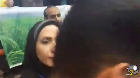 حمله تیم پزشکیان و پاره کردن دست نوشته های به عقب برنمیگردیم فیلو