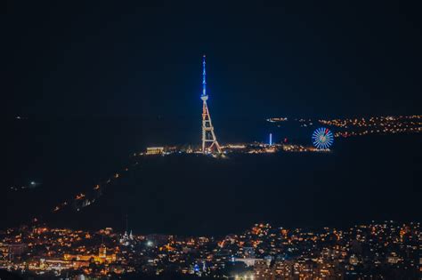 თბილისის ანძა უკრაინის სახელმწიფო დროშის ფერებში განათდა Kvira Ge