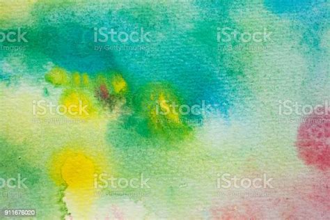노란색 녹색 파랑 수채화 브러시 스트로크입니다 디자인에 대 한 배경입니다 다채로운 손으로 그린 수채화 배경 추상 수채화 텍스처