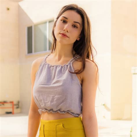 2048x2048 Grace Caroline Currey Ipad Air Hd 4k Wallpapersimages