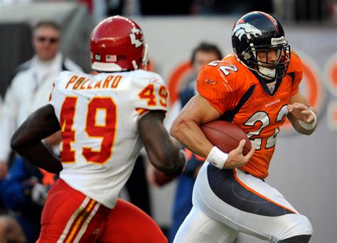 Peyton Hillis College Stats
