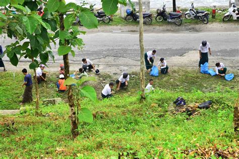 ဒုတိယဗိုလ်ချုပ်ကြီး လူအေးနှင့်တာဝန်ရှိသူများ ကျောက်ဖြူမြို့ သန့်ရှင်းသာယာလှပရေး ဌာနဆိုင်ရာများမ