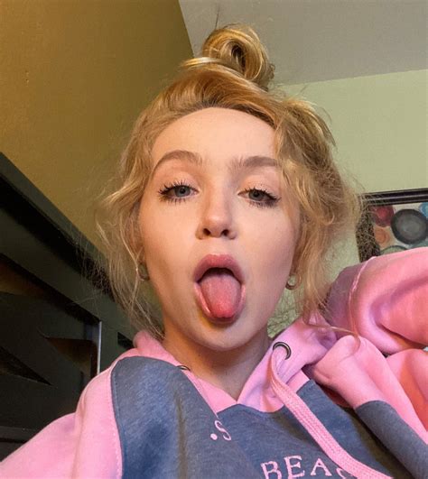 Nikole Nash R Celebstongues