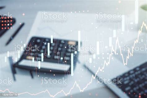 계산기 및 Pc 배경 은행 및 회계 개념에 가상 창조적 인 금융 다이어그램의 이중 노출 0명에 대한 스톡 사진 및 기타 이미지 0명 건축물 경제 Istock