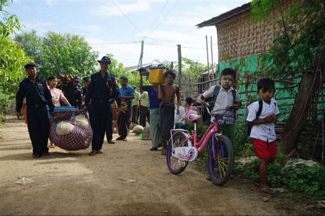 မင်းဘူး စကု မြို့နယ်တွင် ဧရာဝတီမြစ်ရေသည် စိုးရိမ်အမှတ်အထက် ဆက်လက်မြင့်တက်လျက်ရှိသောကြောင့် အိမ