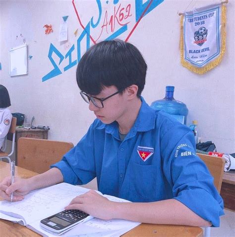 Nam sinh gây sốt nhờ ảnh CCCD với vẻ thư sinh ngời ngời vừa học giỏi vừa tài năng khiến dân