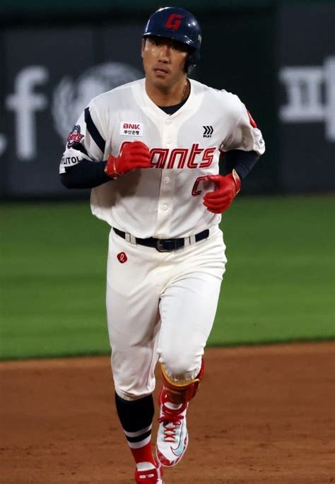 ‘홈팬들 열광 롯데 전준우 Kt 김민혁 짜릿한 끝내기 홈런