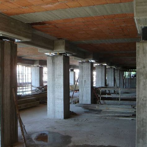 Installing Base Isolator In A Building Civilengineeringblog Civilengineers Civilengarchitect