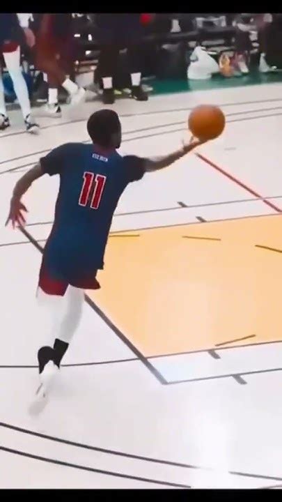 歐文表演自拋自扣結果翻車了，好尷尬 籃球 體育 Nba 達拉斯獨行俠隊 凱里歐文 德魯聯賽 Shorts