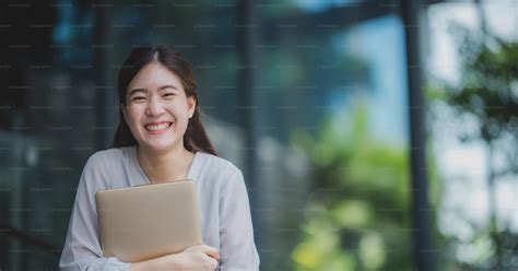 젊은 아시아 여자 사람의 초상화 아름다운 여성 예쁜 쾌활한 얼굴 숙녀 소녀 비즈니스 자신감 미소와 신선한 얼굴로 행복하고 매력적입니다 사진 Unsplash의