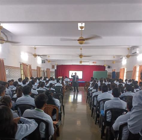 Career Management Team Leaders Groupdiscussion Gd Skills Confidence