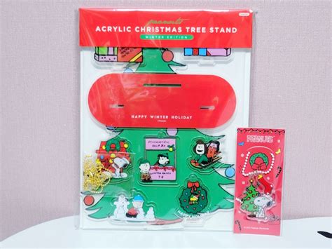 텐바이텐 에서 나온 아크릴트리 스탠드와 스누피 크리스마스 키링 콜리colley