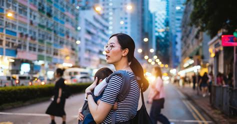 ТӨРӨЛТИЙН ТОО БАГАСЧ БАЙГАА НЬ ЭМЭГТЭЙЧҮҮДИЙН КАРЬЕРТАЙ ХОЛБООТОЙ БАЙНА