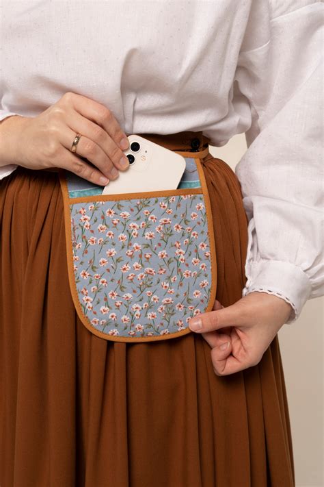 Кишенька ладунка блакитна з квітами