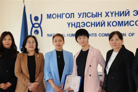 Б Болороо нарын дөрвөн хүнийг Хүний эрхийн төлөө хүндэт тэмдэг жуух бичгээр шагналаа