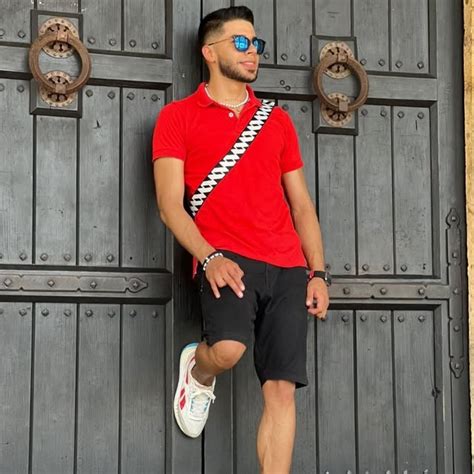 L I B A R D O A L F O N S O Libardo Alfonso • Threads Say More