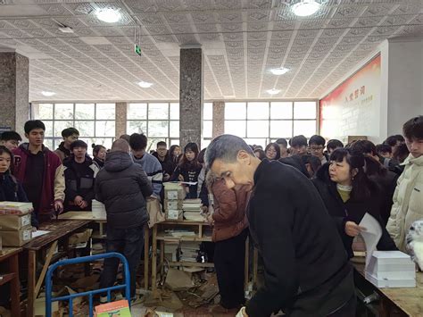 师源公司顺利完成2024年春季教材发放工作 乐山师范学院资产经营有限公司