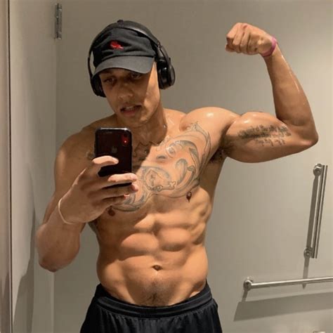 Madonna 64 Hooking Up With 29 Year Old Boxer Josh Popper