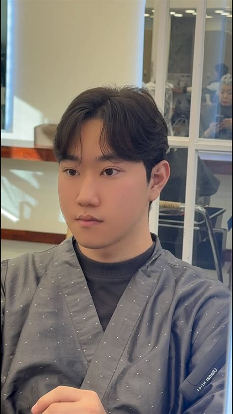 고센 현준 남자머리 시스루댄디컷 세미리프컷 컬감이 많은 느낌이 좋으시다면 히피펌 느낌을 추천드려요 • • 아이롱펌 남자아이롱펌 시스루댄디컷 시스루애즈펌