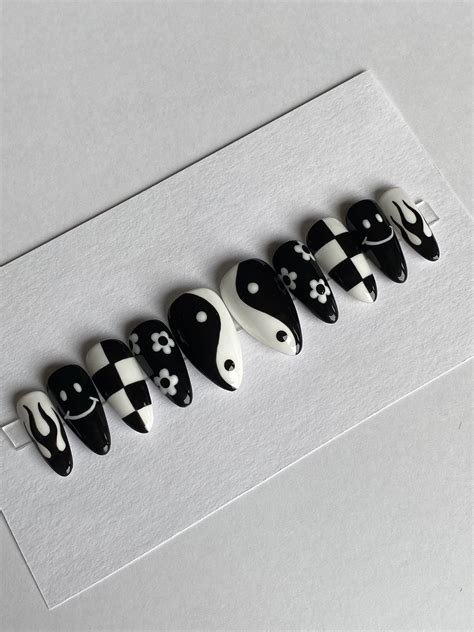 Y 2 K Pfp Y2k Fashion Y2k Nailing Nail Coloring Nails With Tip Nail Cutics Nail Trending Nail