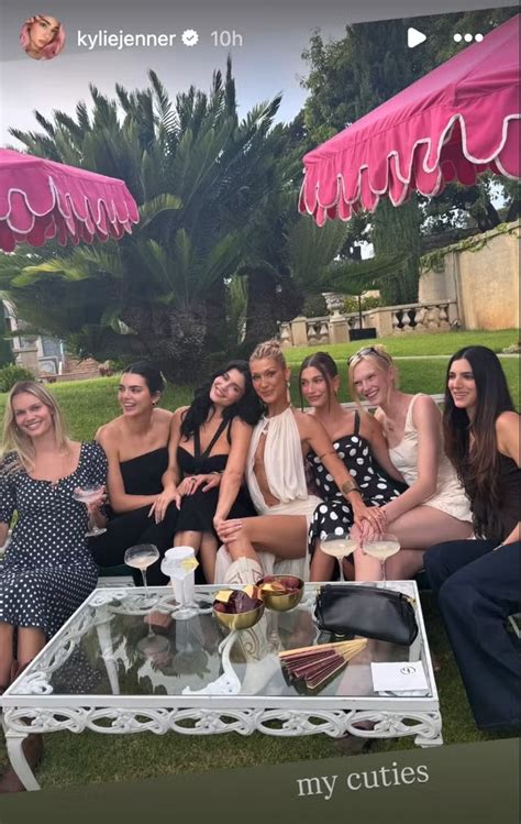 Keseruan Kylie And Kendall Jenner Bella Hadid Dan Hailey Bieber