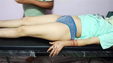 City Ki Ladki Gaav Ke Ladke Se Massage Karvane Gai Or Ladke Ne Ladki Ki Pussy Massage Kar Di