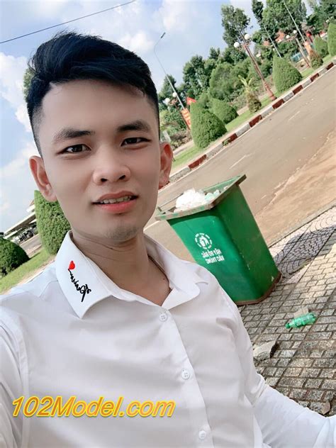 Trai Th Ng Th Sinh Cu Kh Ng B Ng C M Tay B Ch Ch C C Hi U