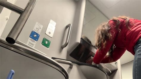 Camera Espionne Dans Les Toilettes Du Train Eporner