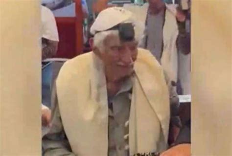 צפו חגג בר מצווה והניח תפילין בפעם הראשונה בחייו בגיל 102 הידברות