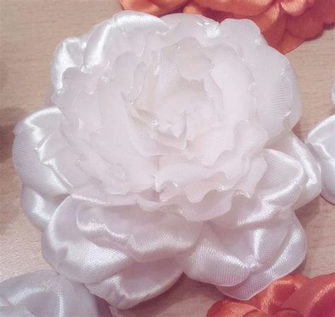 Біла троянда шпилька брошка 2в1 ручної роботи — ціна 80 грн у каталозі Шпильки Купити товари