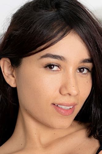 Nathaly Model Profile