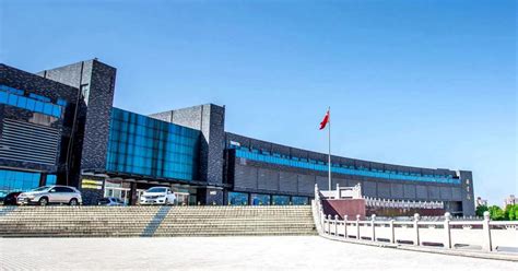 崇文大门 平顶山学院医学院