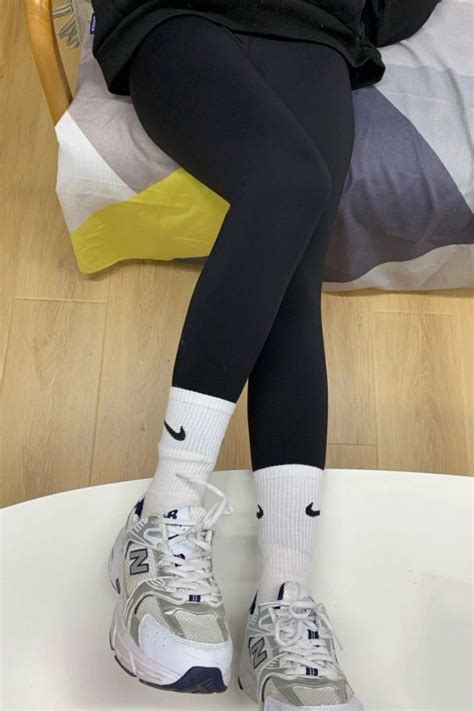 Cyclamenchen On Twitter 女友说睡前想玩我穿 鲨鱼裤 的腿，隔着屏幕可还行？ 是不是 可爱的男孩子 都想穿着裤袜鲨鱼裤瑜伽裤紧身打底裤，然后被喜欢的人玩腿呢