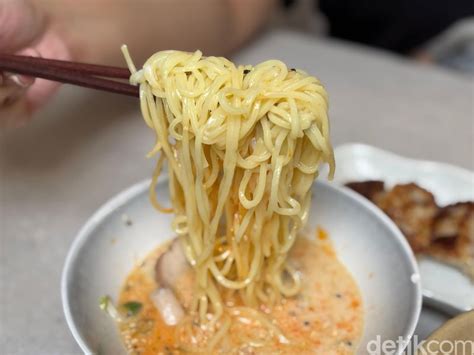 Suko Ramen Sluurrp Sedapnya Ramen Nyemek Dan Gyoza Halal Di Tebet