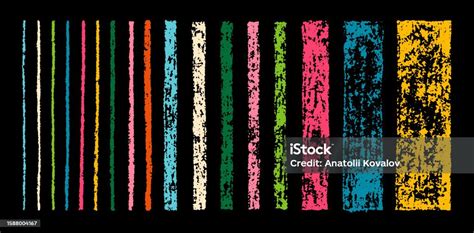 분필 색깔의 브러쉬 세트입니다 분필 질감 줄무늬 분필 질감의 그런지 컬러 라인 컬렉션 칠판 배경에 손으로 그린 디자인 요소 벡터 디자인 요소 0명에 대한 스톡 벡터 아트 및