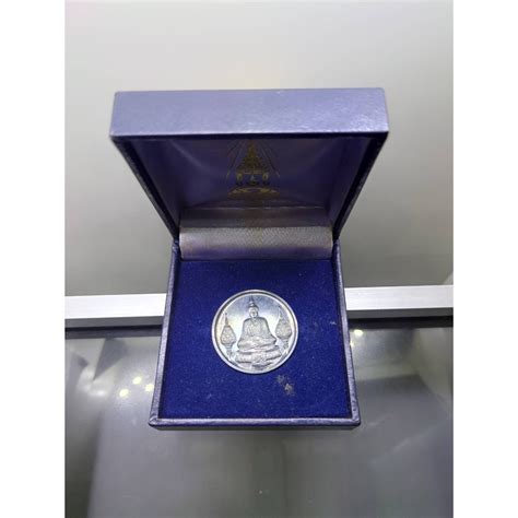 เหรียญ พระแก้วมรกต เนื้อเงิน ทรง ฤดูหนาว หลัง ภปร ฉลองวัดพระศรืๆ ด้านหลังมีราชศรัทธา 2525