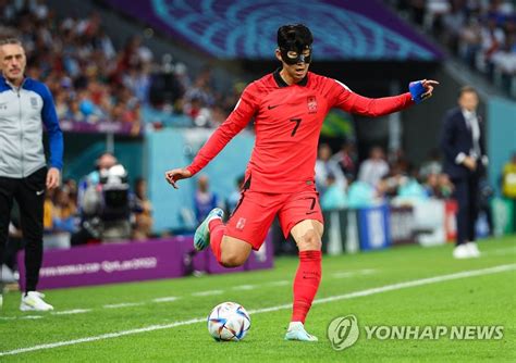 [월드컵] 흘러내린 손흥민의 주장 완장…fifa 다시 제작 연합뉴스