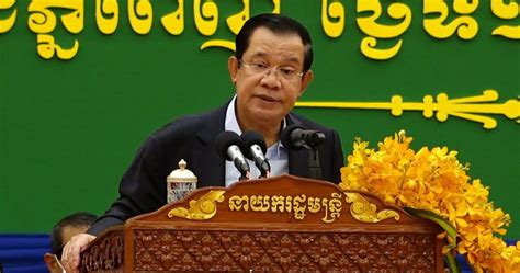 សម្តេចលើកទឹកចិត្តឱ្យស្រ្តីបន្តសិក្សាដល់បរិញ្ញាជាន់ខ្ពស់ទោះបីរៀបអាពាហ៍ពិពាហ៍ហើយក៏ដោយ ក្រសួងព័ត៌មាន