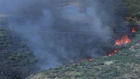 20 To 25 Acre Brush Fire Burns In Castaic Abc7 Los Angeles