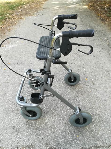 проходилка за възрастни хора Ролатор 120kg Терапевтични и ортопедични продукти Помощ