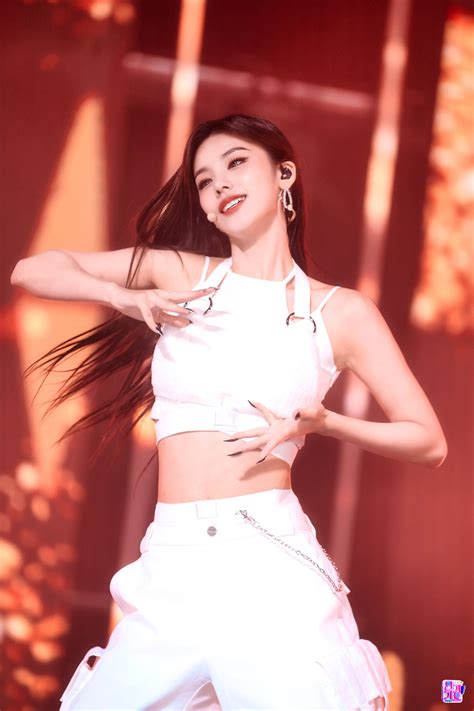 221211 Itzy Yeji Cheshire At Inkigayo Kpopping