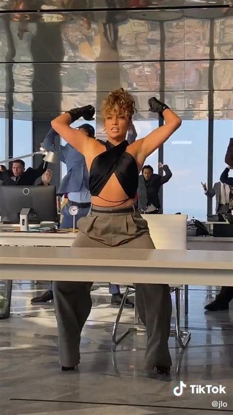 Jennifer Lopez Scrolller
