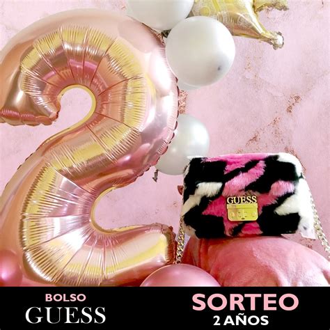 Cómo Combinar el Color Morado Con Vestidos Blazers