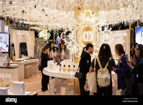 Hong Kong China December 07 2023 People At Pop Up Shop Dior Inside