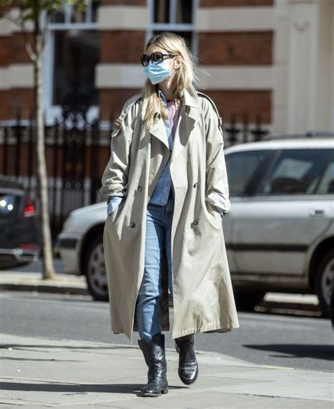Kate Moss Wears A Mask As Youd Expect Her To Of The Day