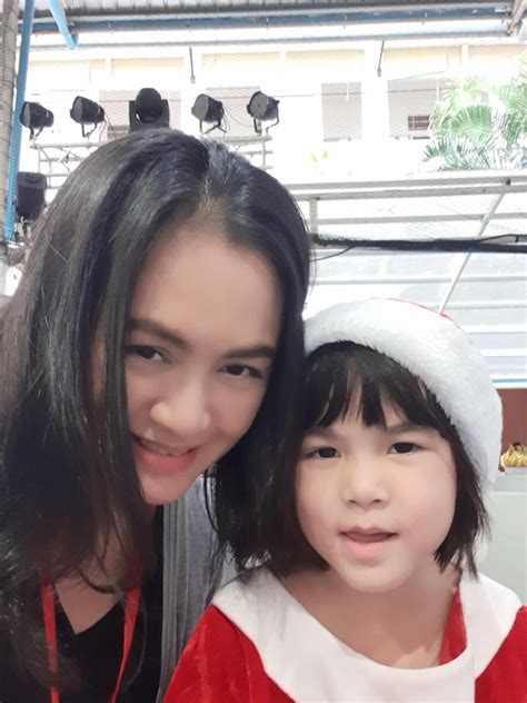 မွေးနေ့အထိမ်းအမှတ်အဖြစ်မတော်ရသေးတဲ့ယောင်းမလေးကိုယ်တိုင်ကင်ထားတဲ့ ကျောက်ပုစွန်တွေပို့ပေးခဲ့တာက