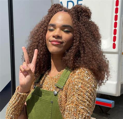 Yasmin With Her Signature Pose Yasmin Celebrities Pretty