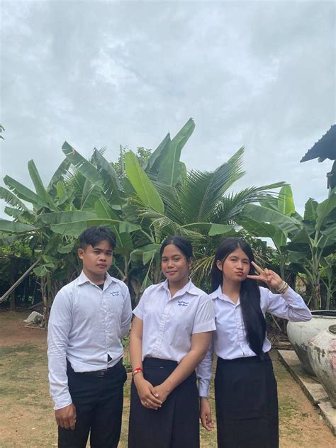 យើងខ្ញុំទាំងអស់គ្នាជា នាយក វិទ្យាល័យអង្គរជុំ