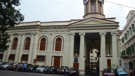 Premier Kolkata College Earns Ire For Shutting Doors On Non English