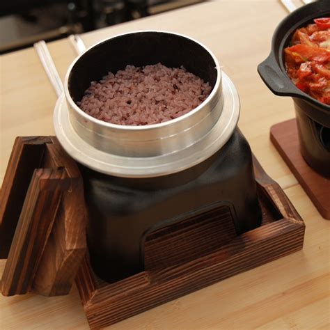 카엔 프리미엄 고체연료 벚꽃잎이 살랑살랑 떨어지는 봄날이네요🌸 한결 가벼운 마음과 옷차림으로 캠핑을